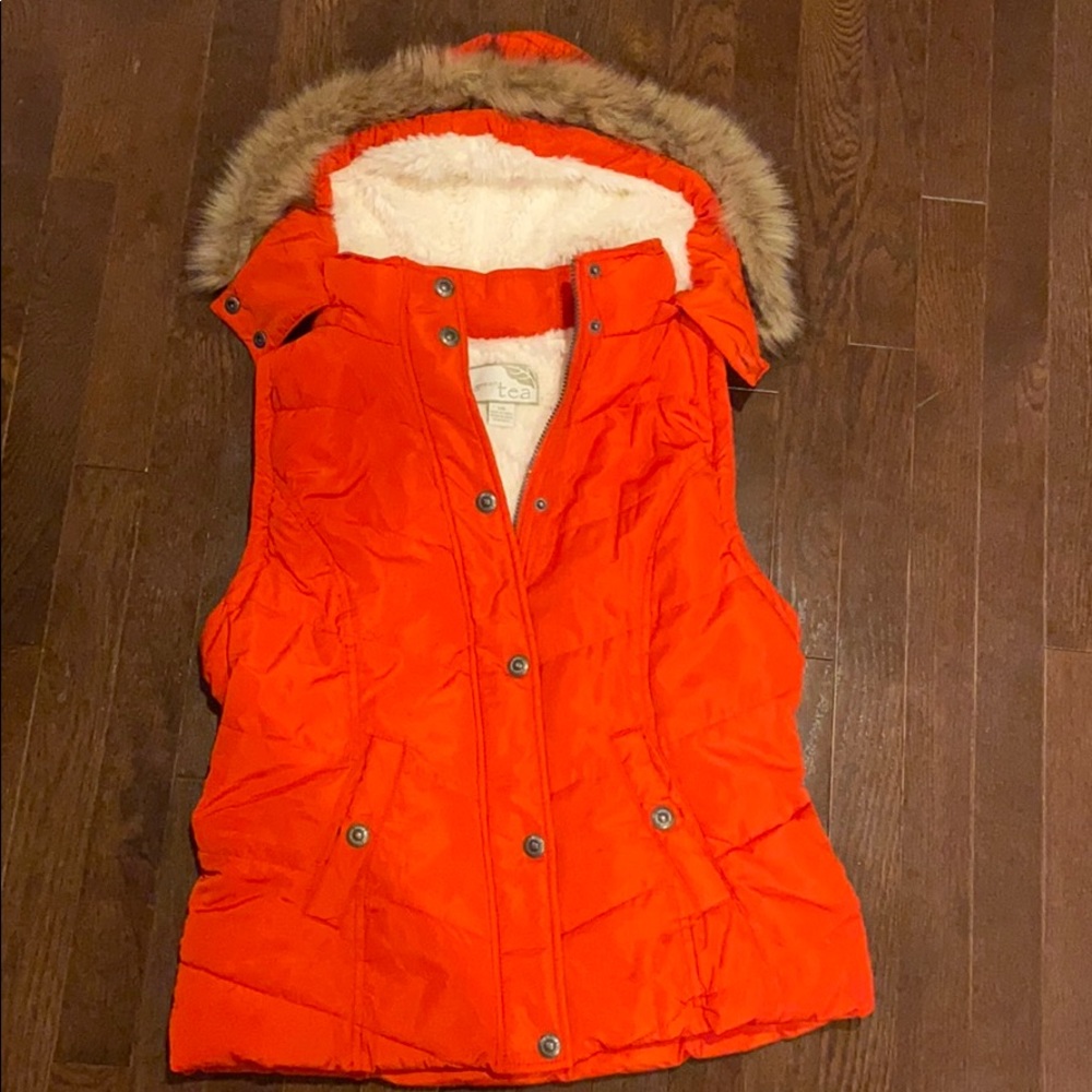 Red Puffer Vest With Removable Hood. - Gem